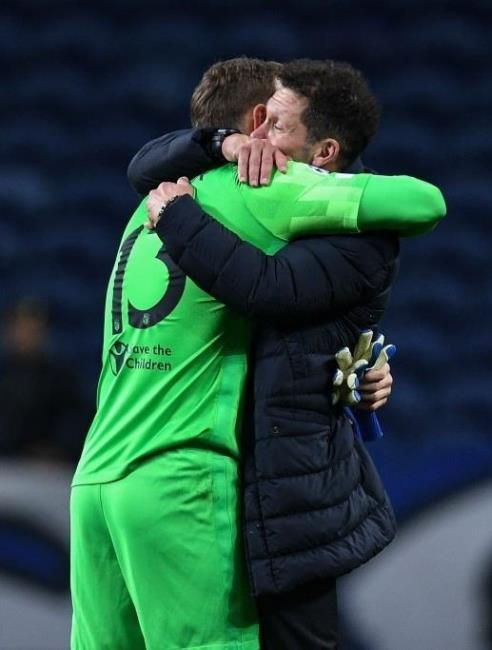 Simeone soluciona el caso Oblak: lección a Courtois y regreso de oro