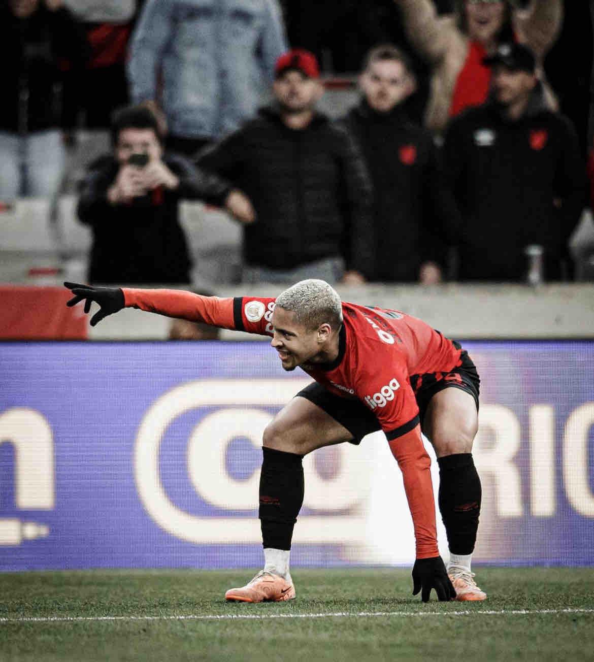 Deco se lo garantiza a Laporta: Vitor Roque, otro crack de Brasil y ...