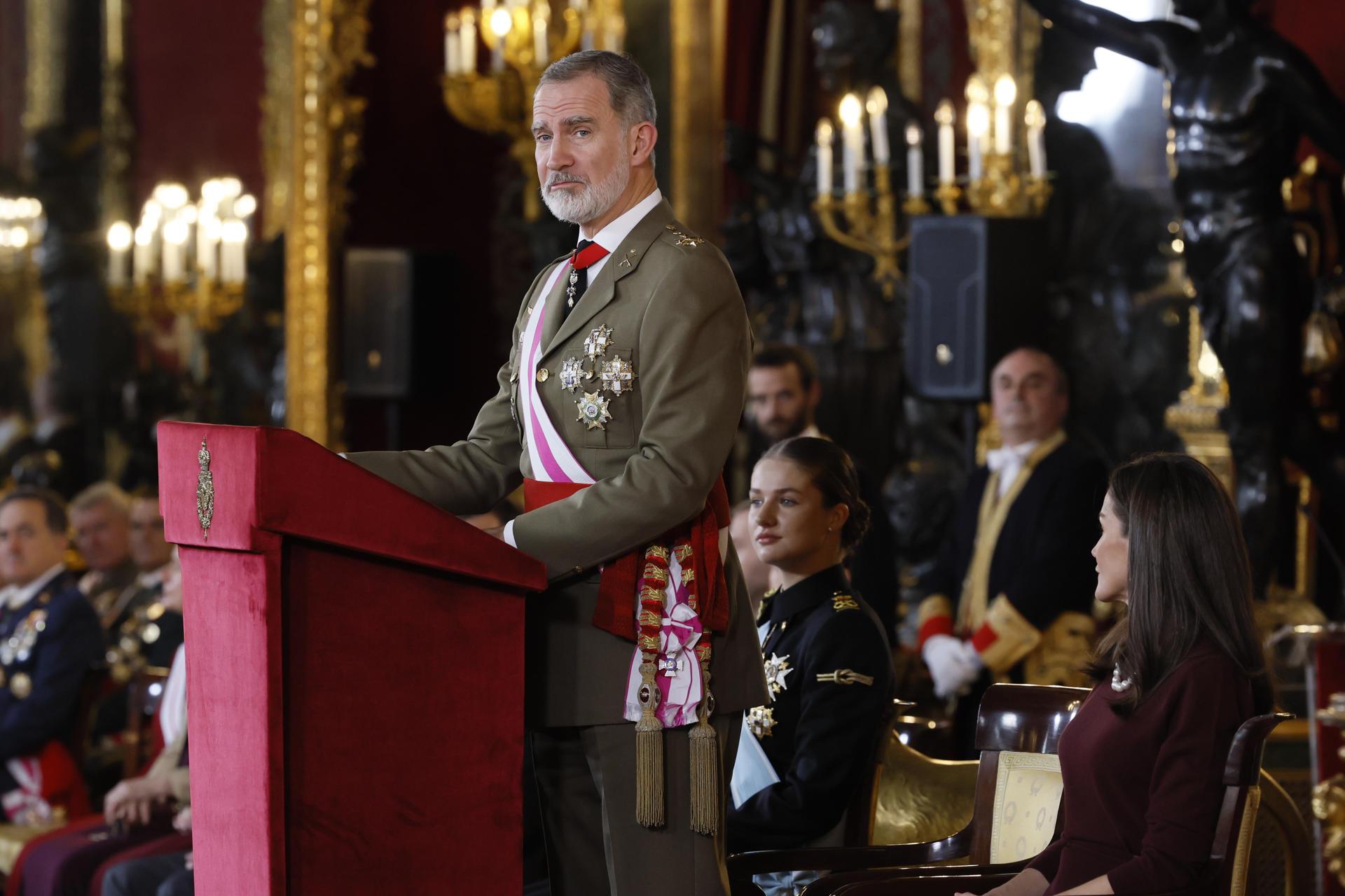 Felipe VI voló el viernes a Suiza acompañado y sin Letizia y regresó a ...